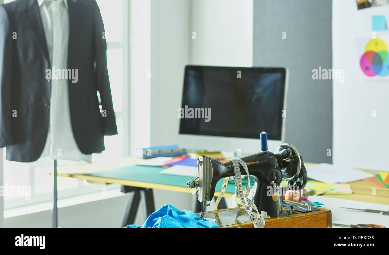 Retro sewing machine on designer clothes desktop Stock Photo - Alamy