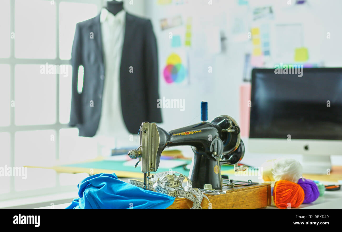 Retro sewing machine on designer clothes desktop Stock Photo - Alamy