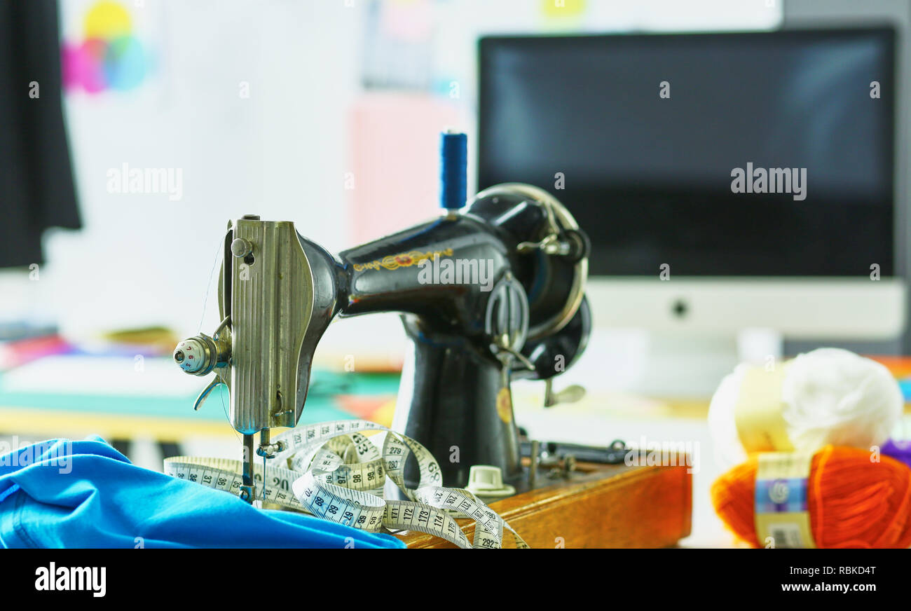 Retro sewing machine on designer clothes desktop Stock Photo - Alamy