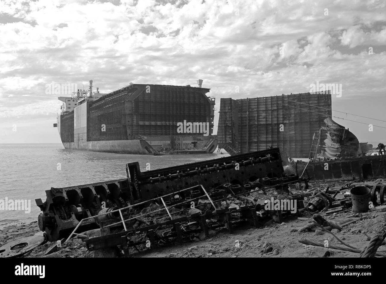Bangladesh ships Black and White Stock Photos & Images - Alamy