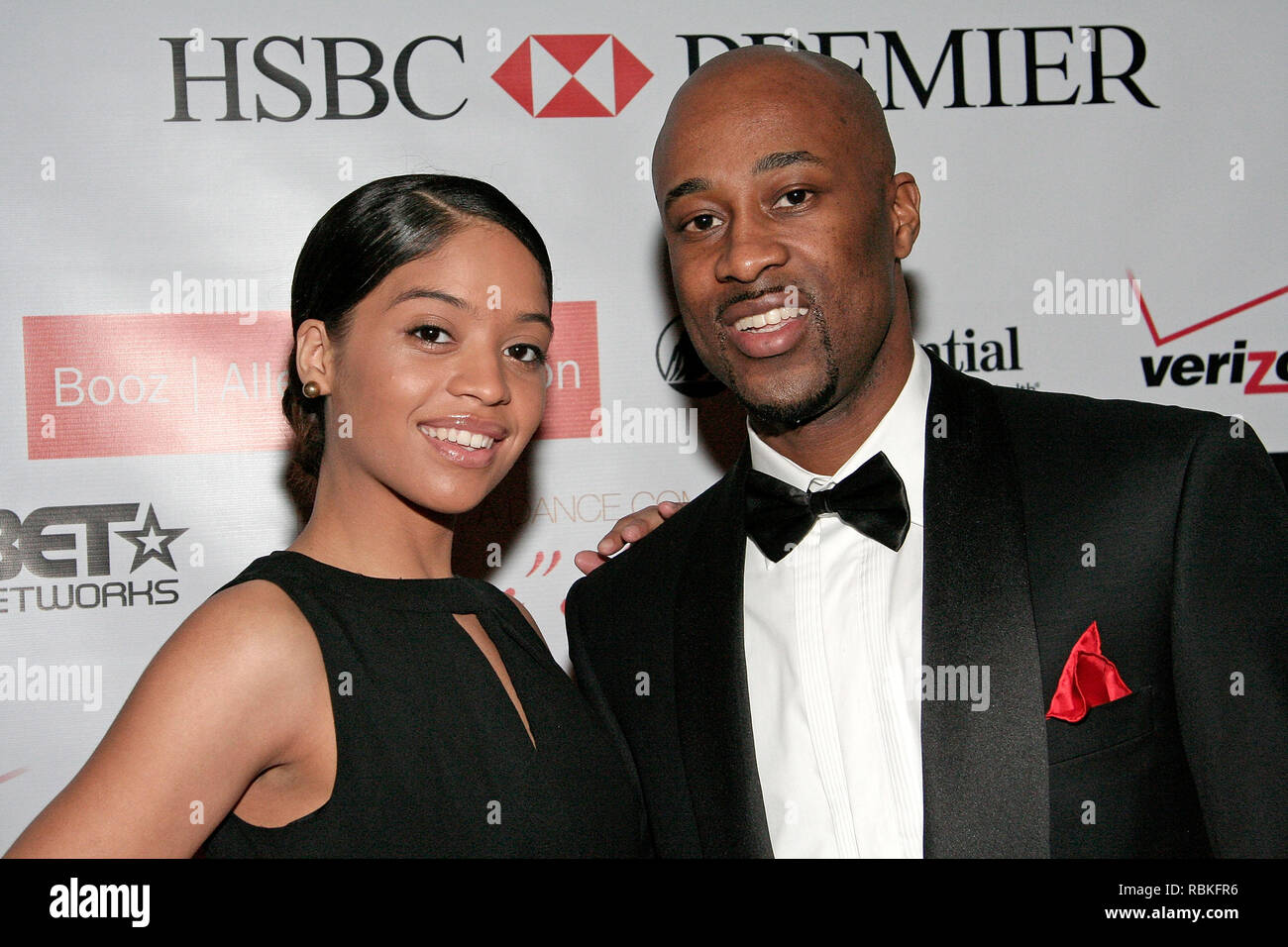 NEW YORK - FEBRUARY 11: Television Reporter Dee Vasquez (L) of ...