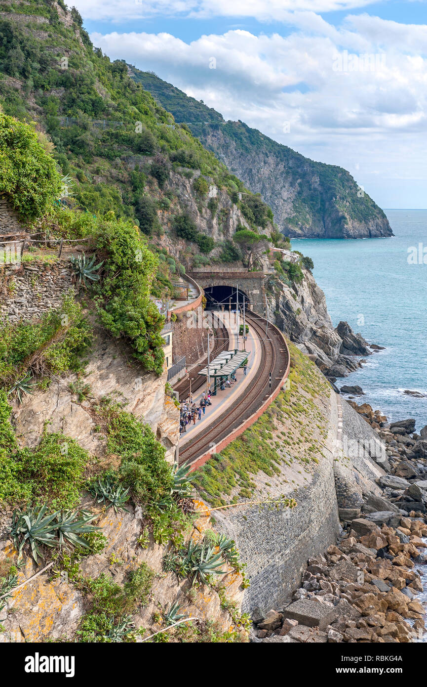 Coastal rail line and tunnel Stock Photo - Alamy