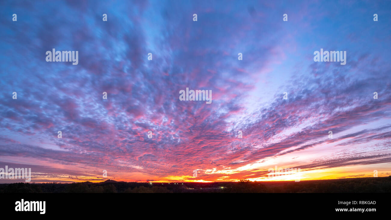 Blue skies over texas hi-res stock photography and images - Alamy