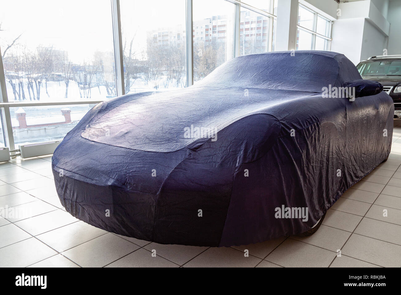 Car covered in cloth in garage hi-res stock photography and images - Alamy