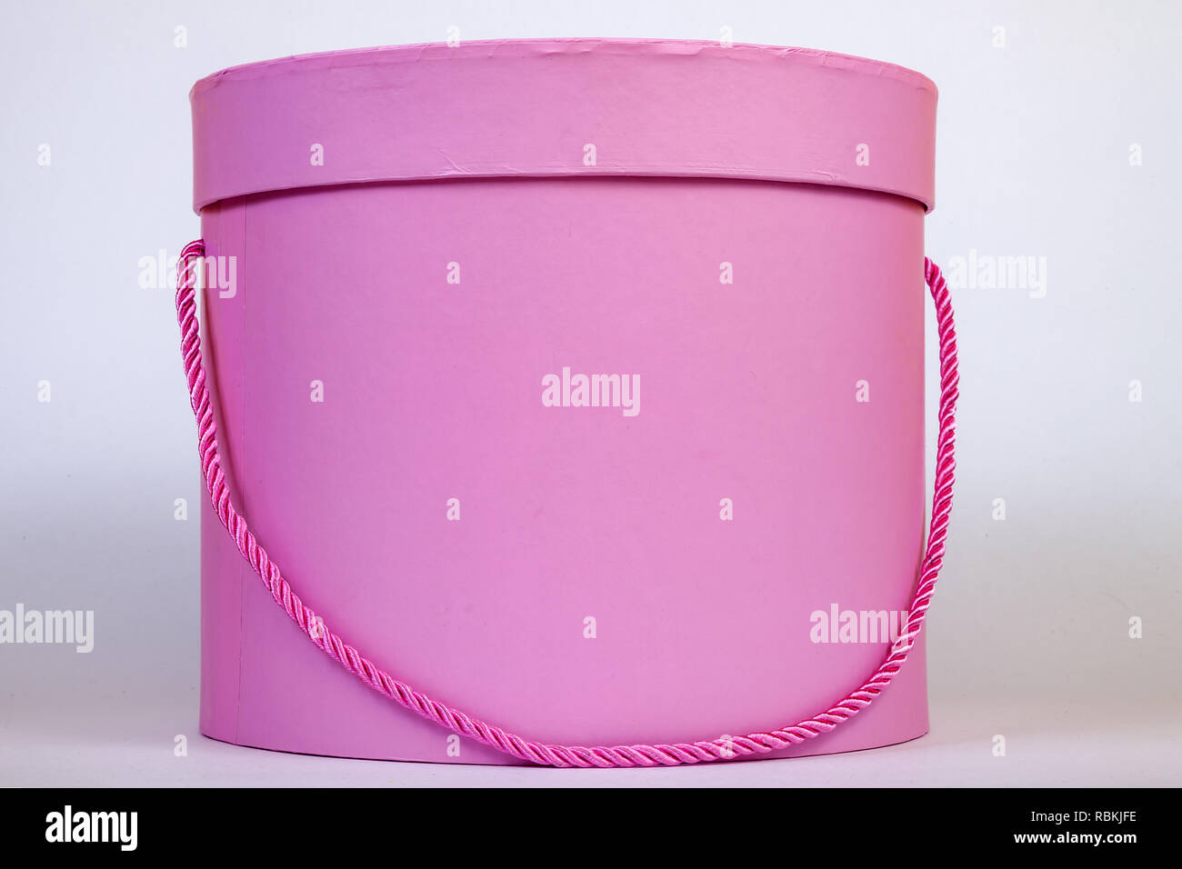 Single pink circular object hi-res stock photography and images - Alamy