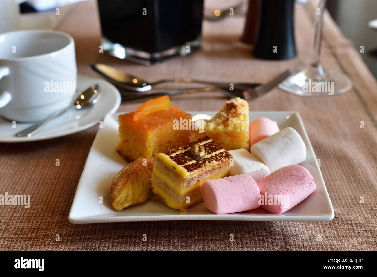 Table of sweets hi-res stock photography and images - Alamy