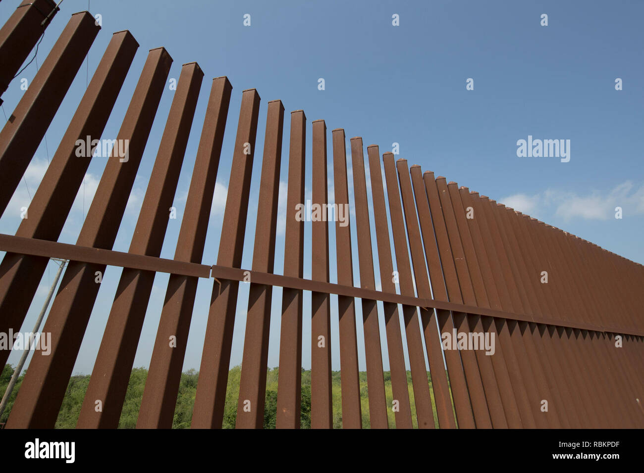 Hidalgo County, Texas, USA. 13th Apr, 2018. A small unsecured section ...