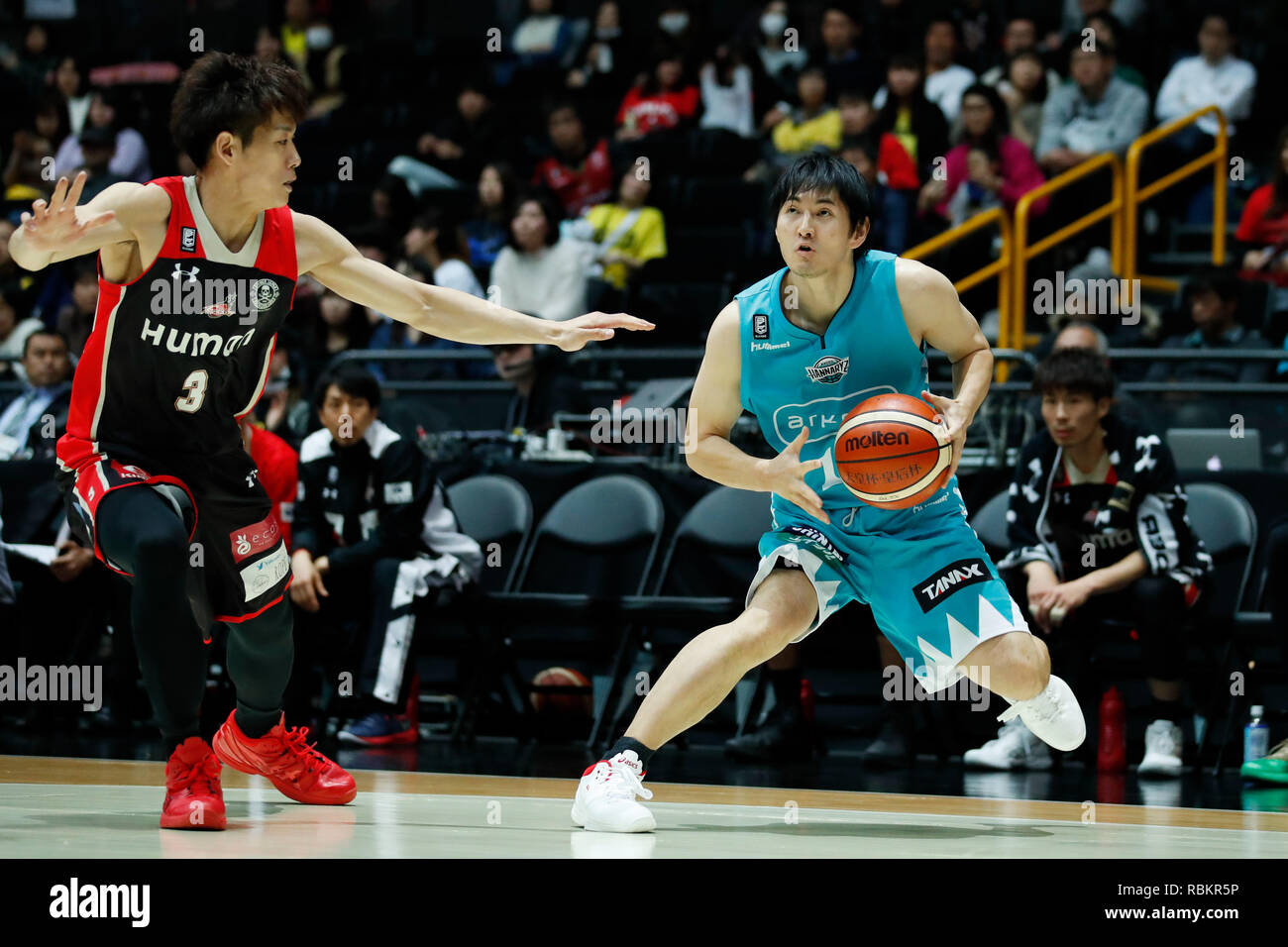 (L to R) ? Soichiro Fujitaka (Evessa), Yusuke Okada (Hannaryz), JANUARY 10 2019 - Basketball ...