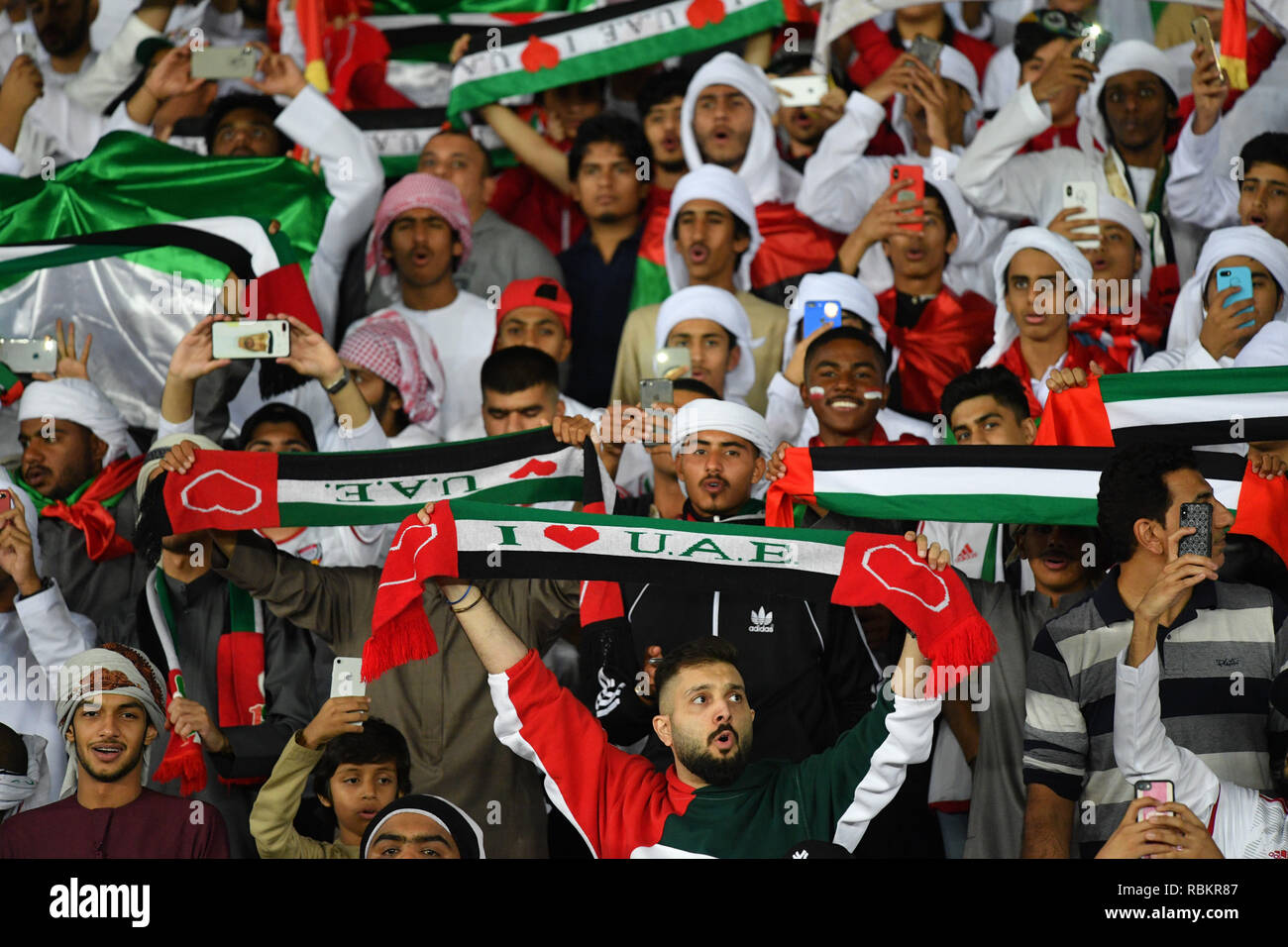 United arab emirates football fans hi-res stock photography and images ...