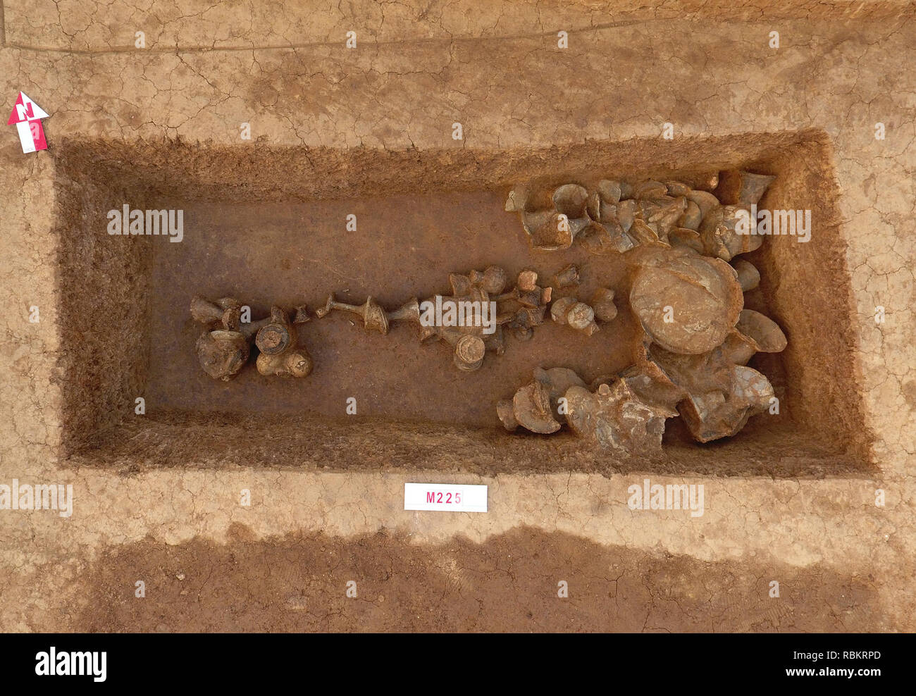 Neolithic tomb objects hi-res stock photography and images - Alamy