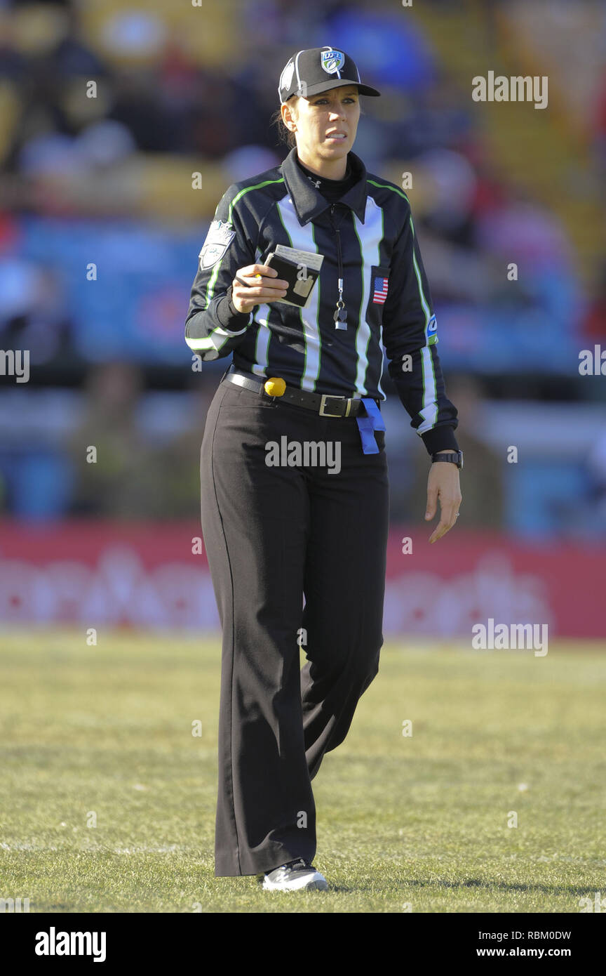 Sarah thomas referee hi-res stock photography and images - Alamy