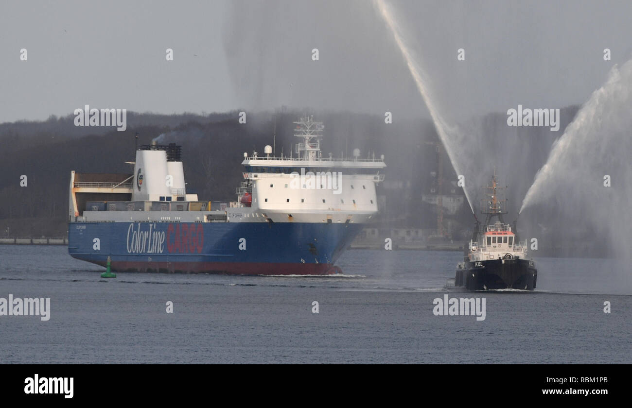 Kiel, Germany. 11th Jan, 2019. Accompanied by a water-spraying tug, the ...