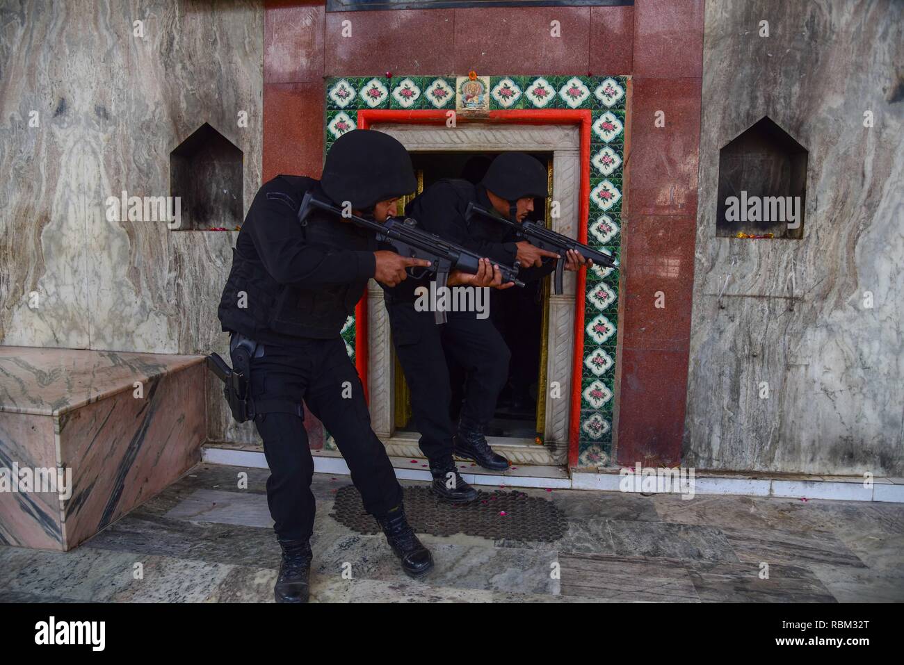 Paramilitry hi-res stock photography and images - Alamy