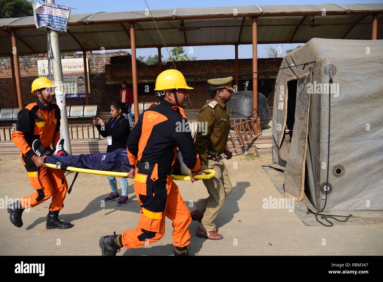 Paramilitry hi-res stock photography and images - Alamy