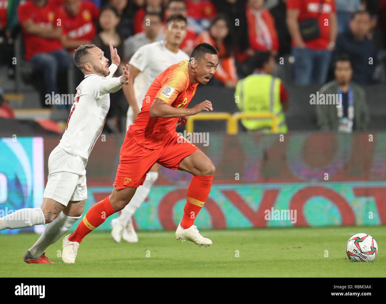 Abu Dhabi, United Arab Emirates (UAE). 11th Jan, 2019. Zhao Xuri (R) of ...