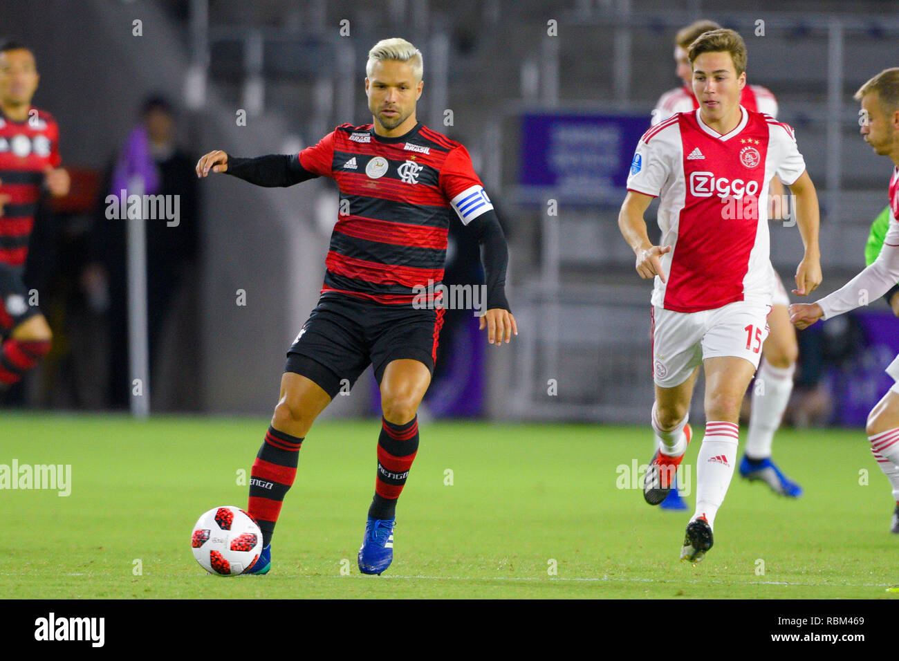Orlando, Florida, USA. 10th Jan, 2019. Flamengo midfielder Diego (10 ...