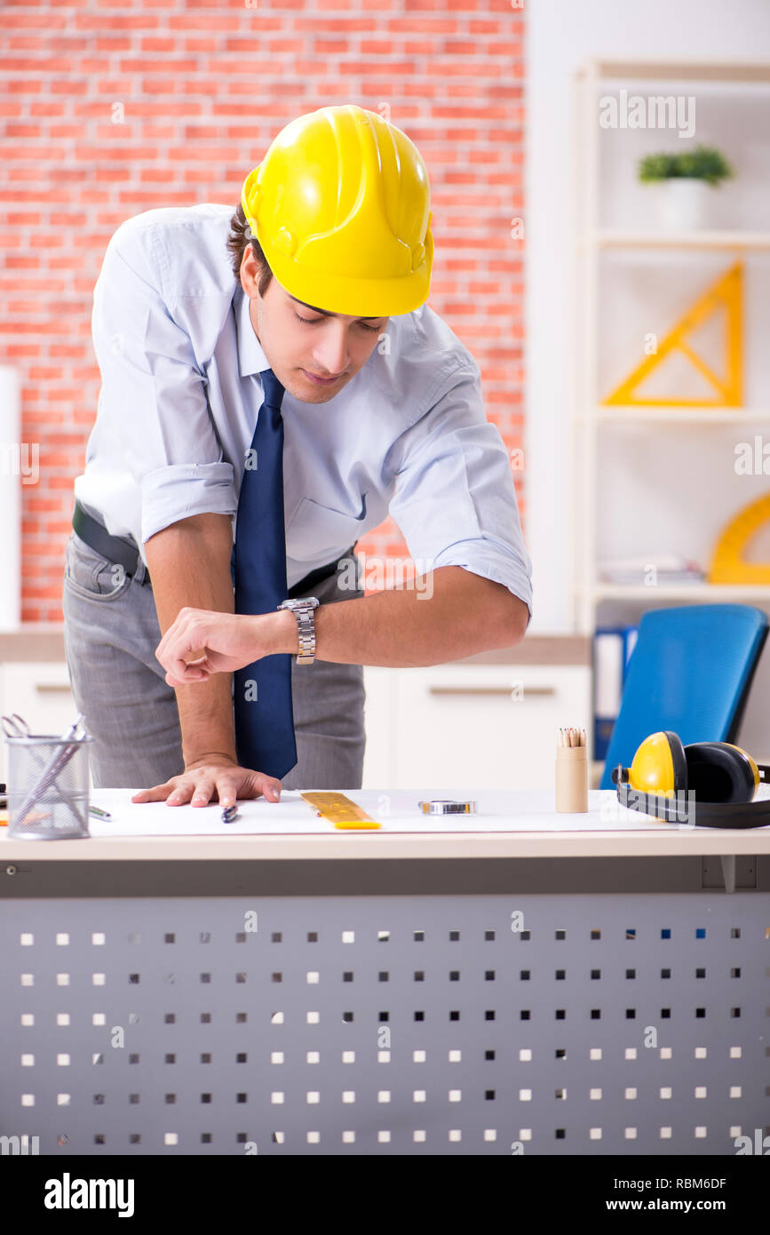 Construction supervisor working on blueprints Stock Photo - Alamy
