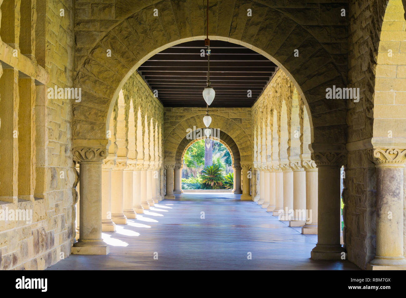 Exterior colonnade hallway, Stanford, California Stock Photo - Alamy