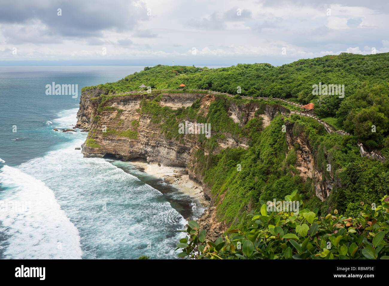 Blue ocean and cliff hi-res stock photography and images - Alamy