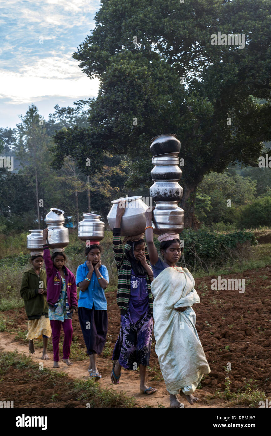 Indian woman balancing pots hi-res stock photography and images - Alamy