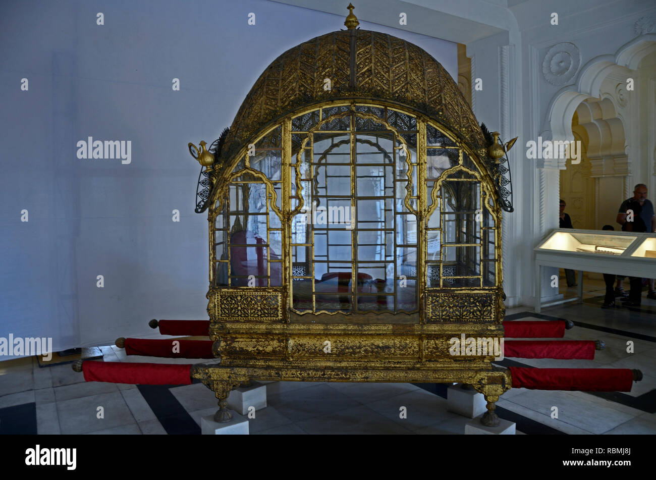 Palanquin hi-res stock photography and images - Alamy