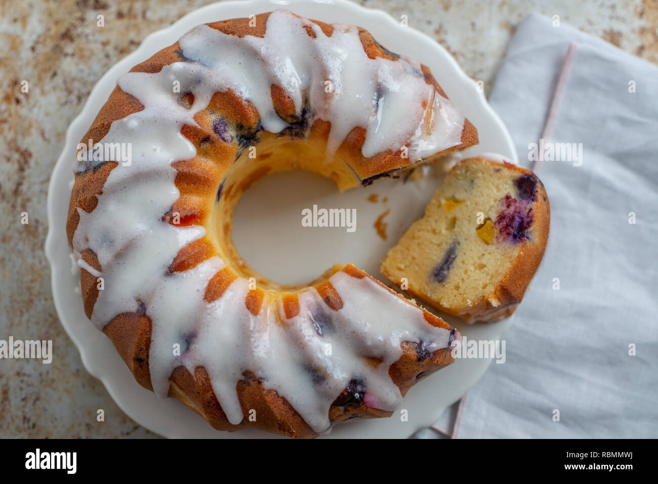 Blueberry sponge cake Stock Photo - Alamy