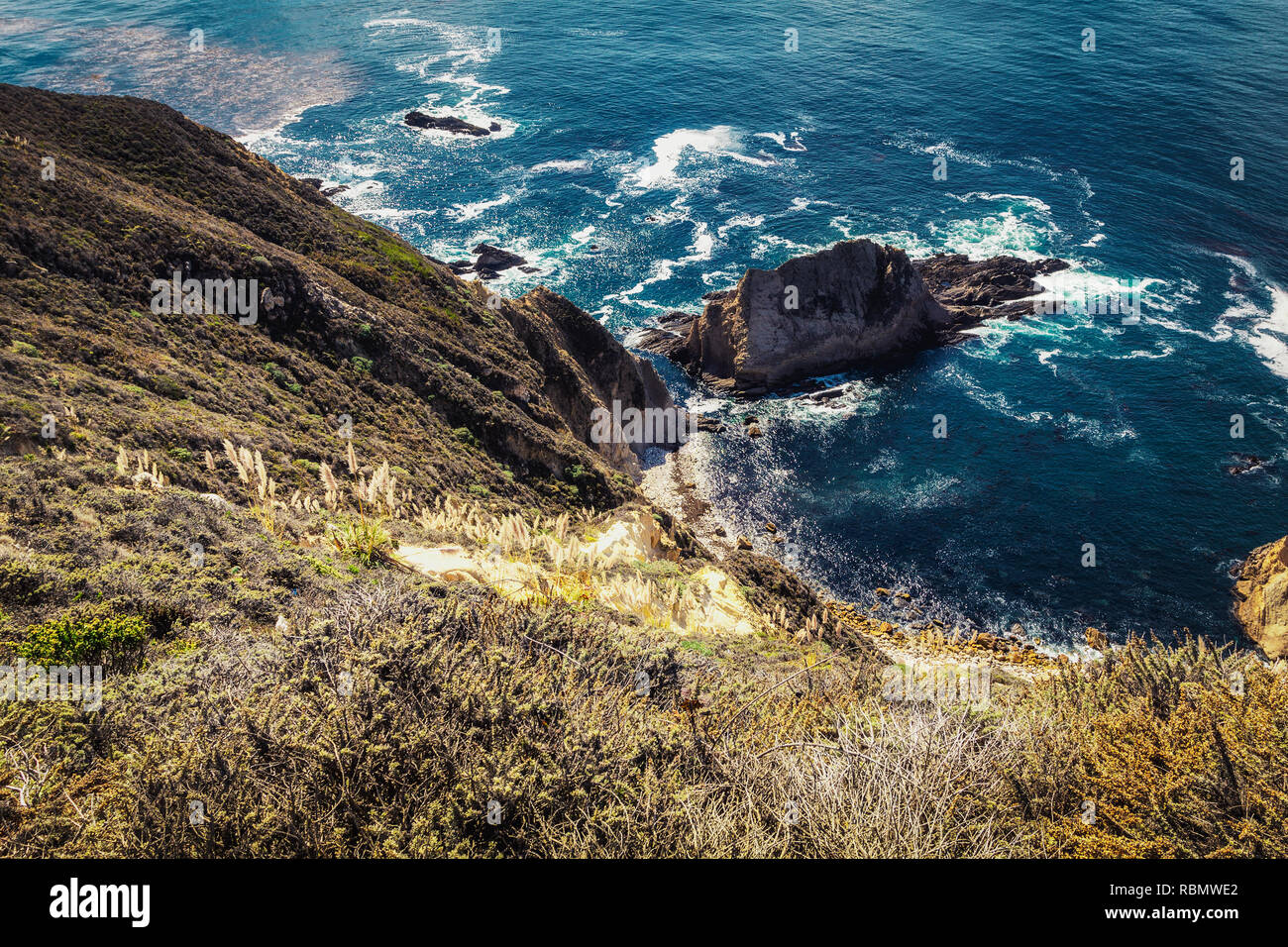 High cliffs of rocky pacific coastline in Big Sur, California Stock ...