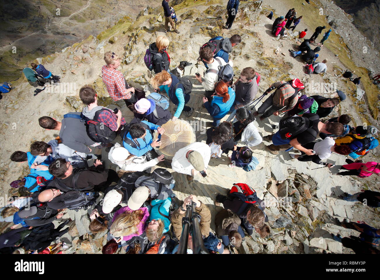 Crowded snowdon summit hi-res stock photography and images - Alamy