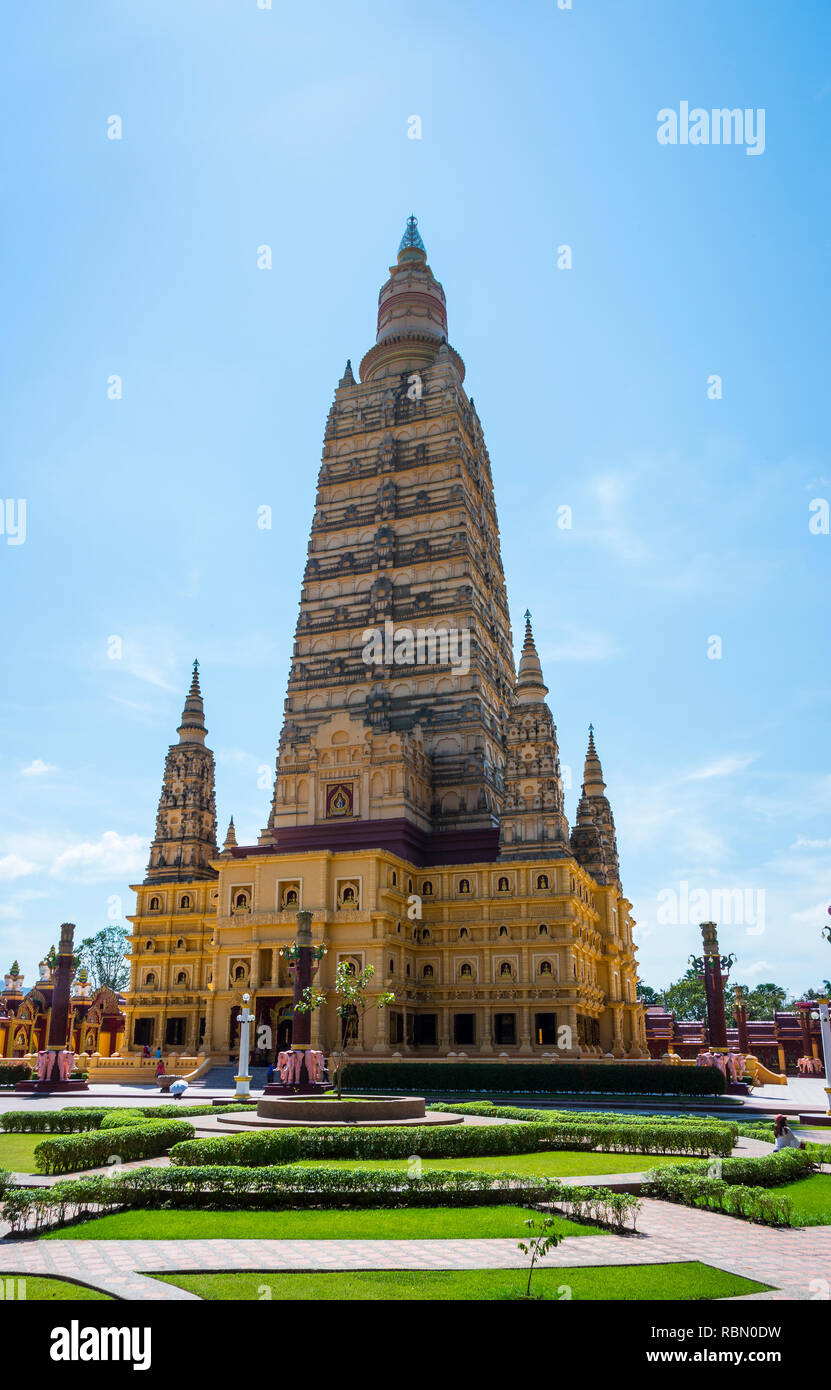 Wat mahathat wachiramongkol hi-res stock photography and images - Alamy