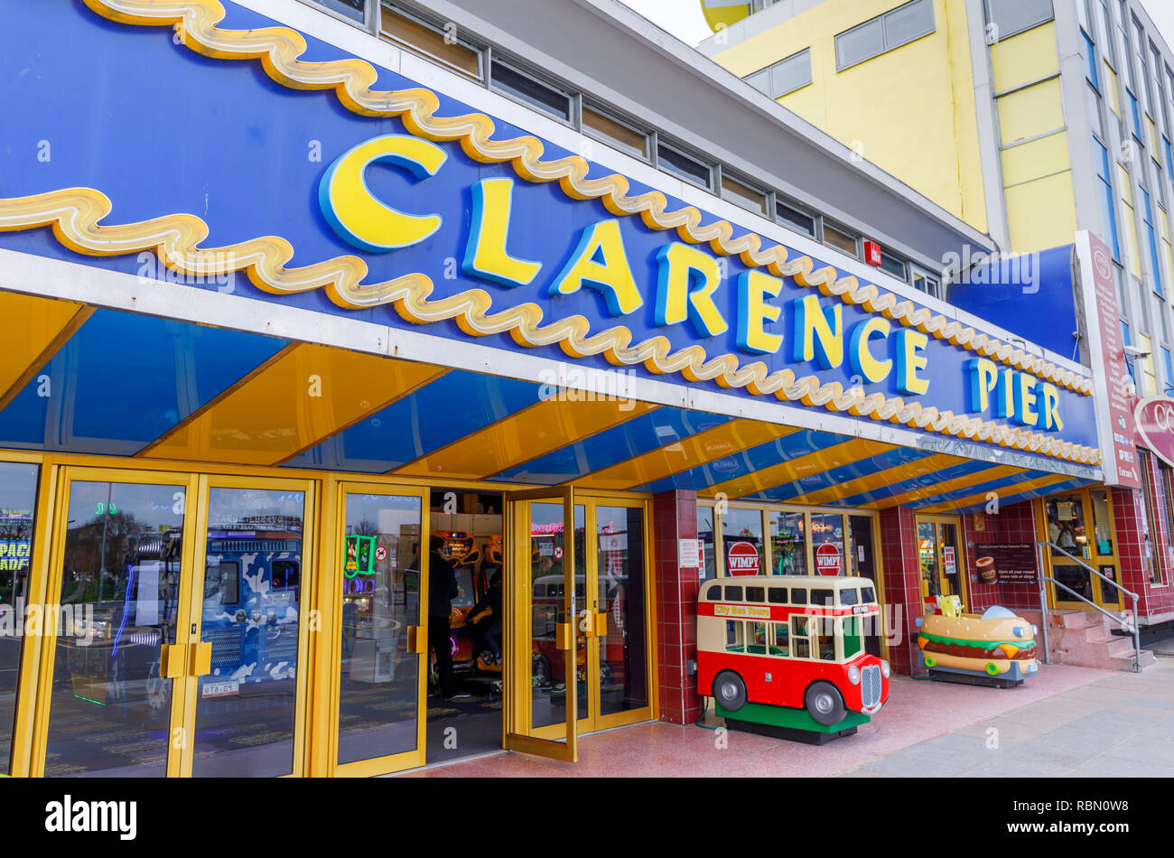 Large arcade machine hi-res stock photography and images - Alamy