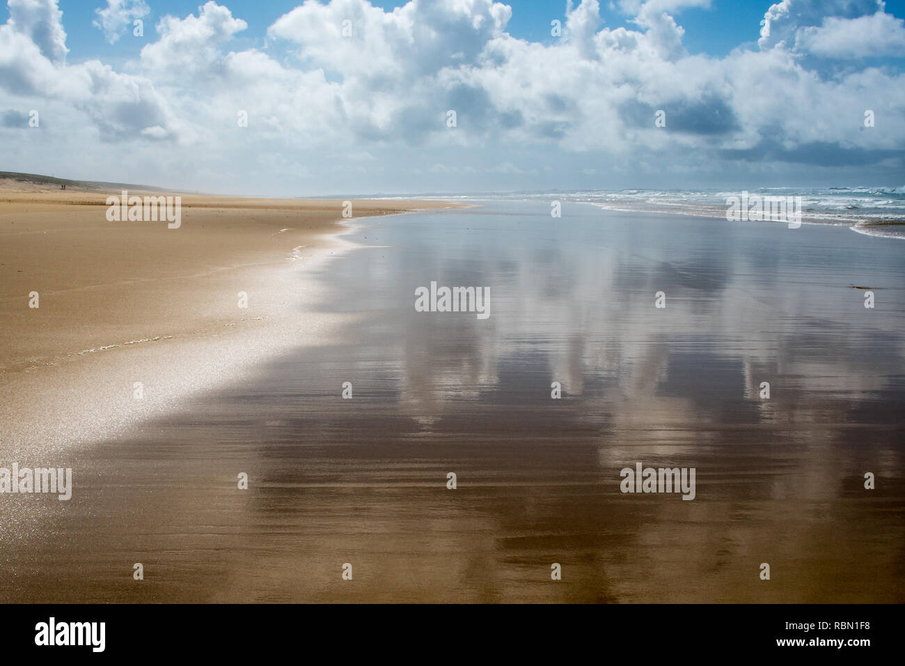 Light reflection mirror hi-res stock photography and images - Alamy