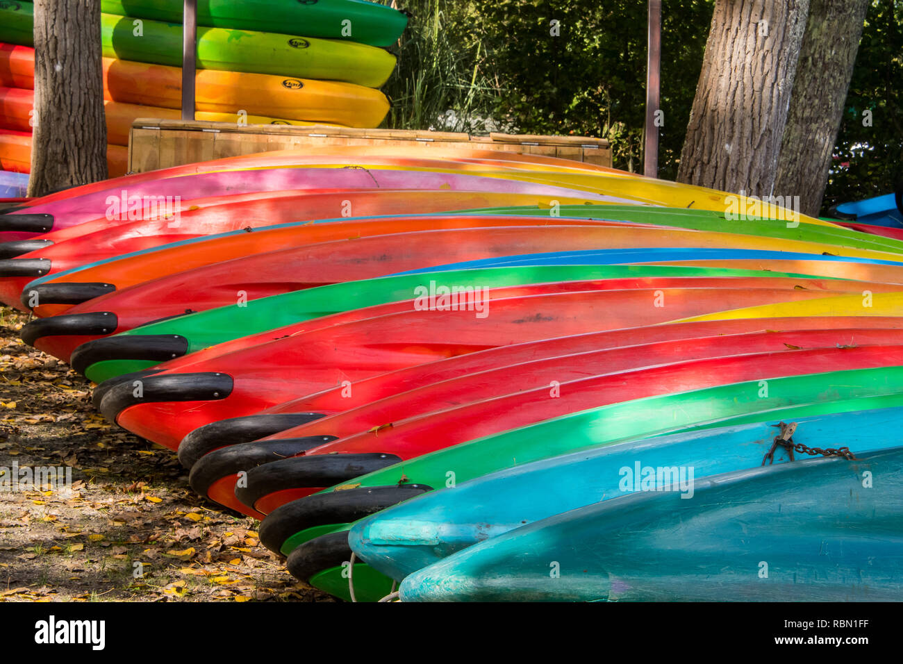 Paddle boat paintings hi-res stock photography and images - Alamy