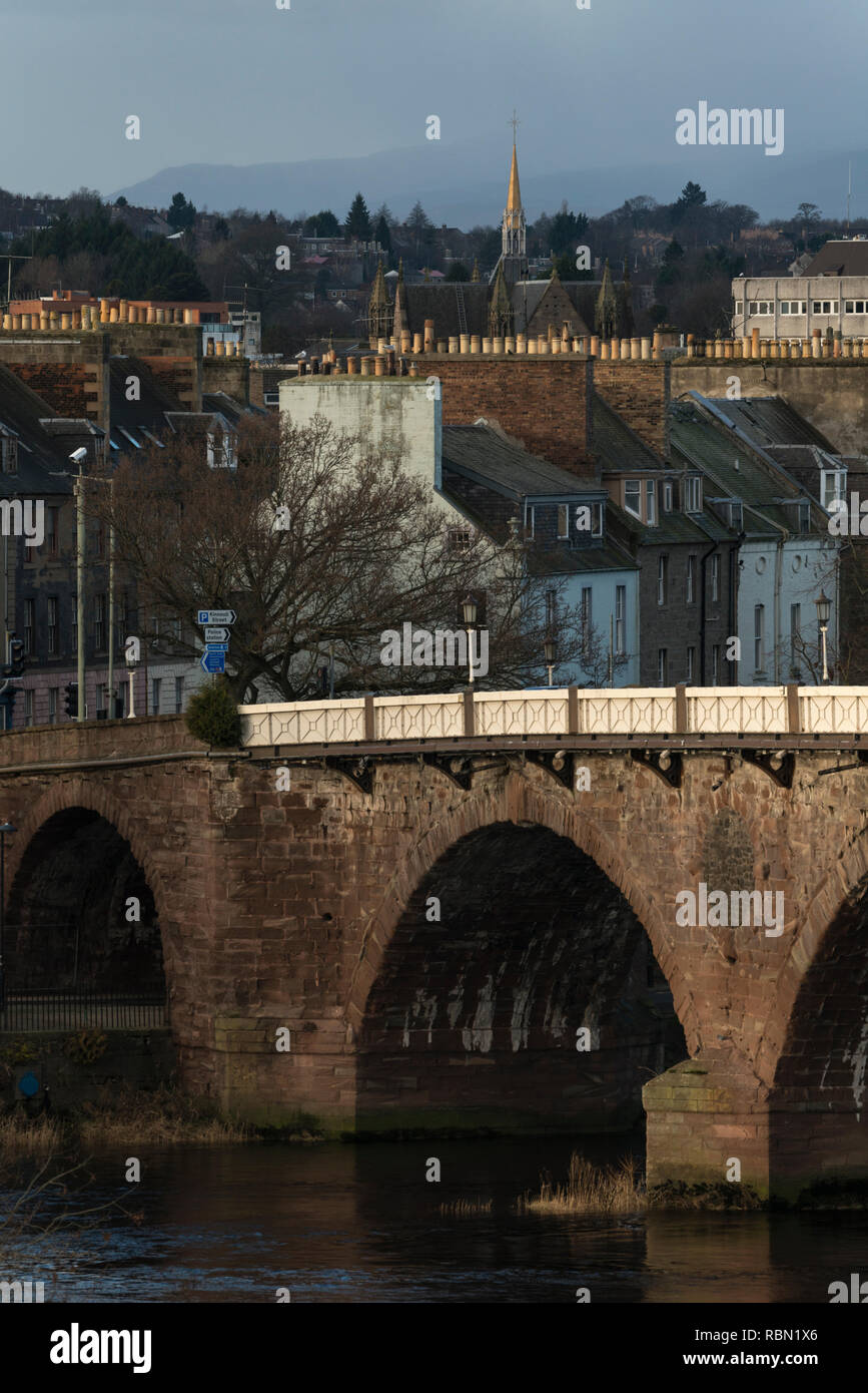 Winter sun illuminates Smeaton's bridge across the Tay in Perth ...