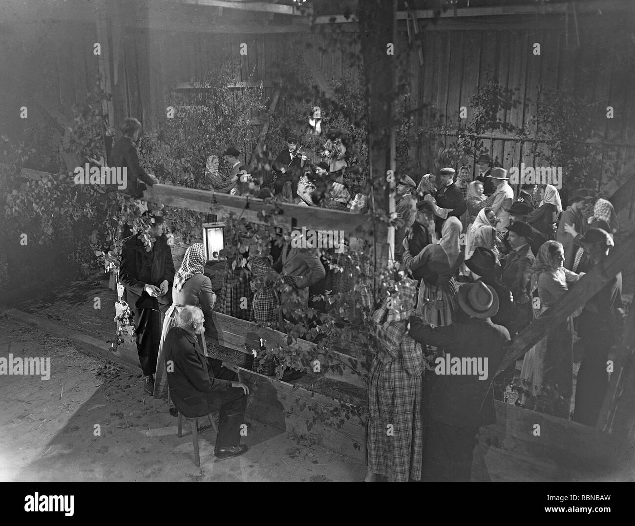 Women barn dance hi-res stock photography and images - Alamy