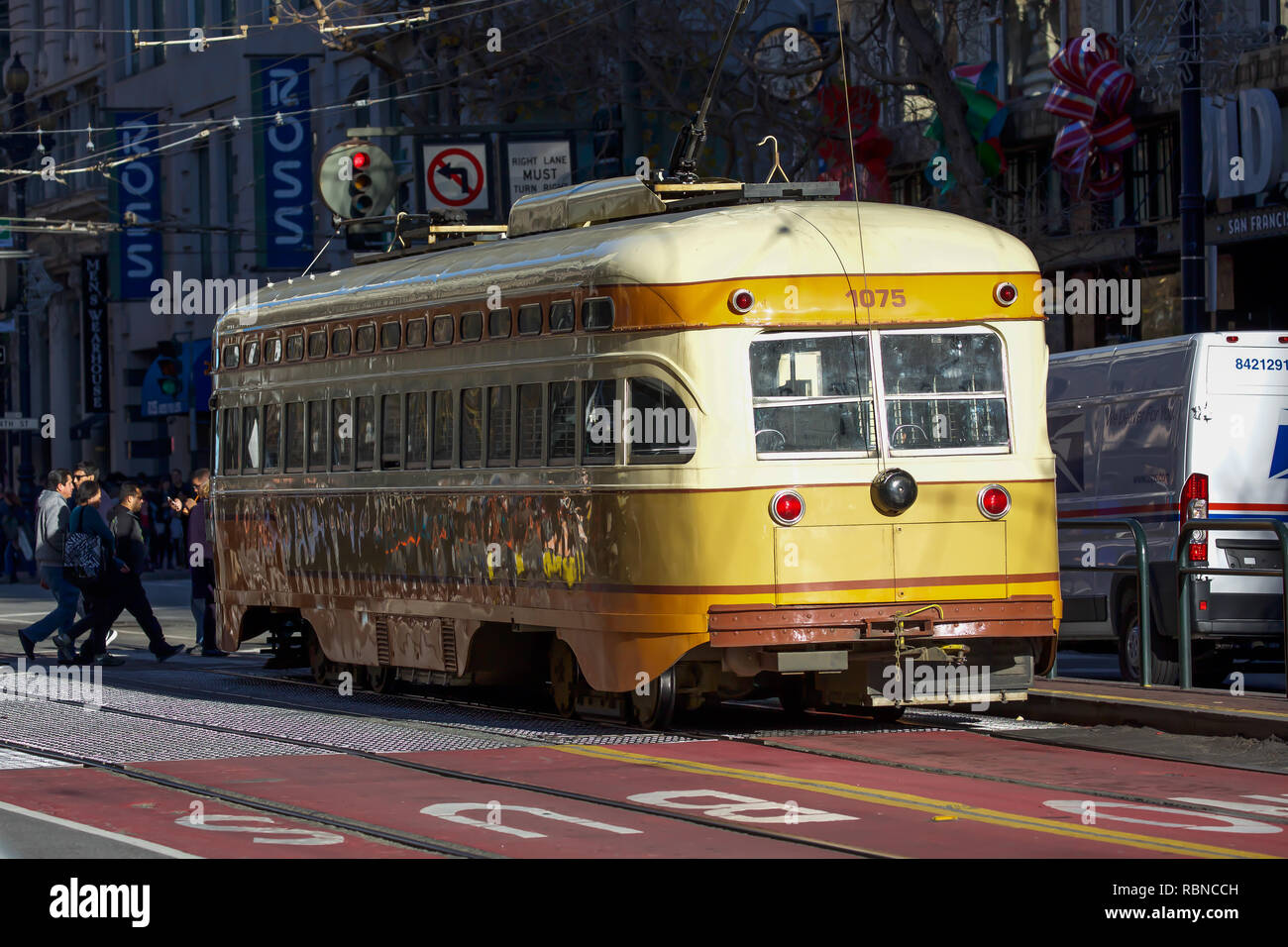 Old cream coloured tram in San Francisco, USA Stock Photo - Alamy