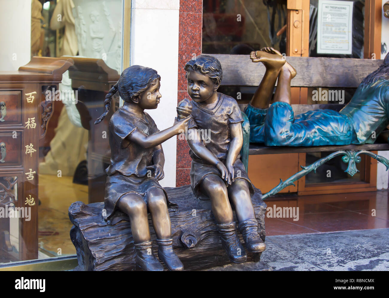 Bronze statue of two children sharing an ice cream in San Francisco ...
