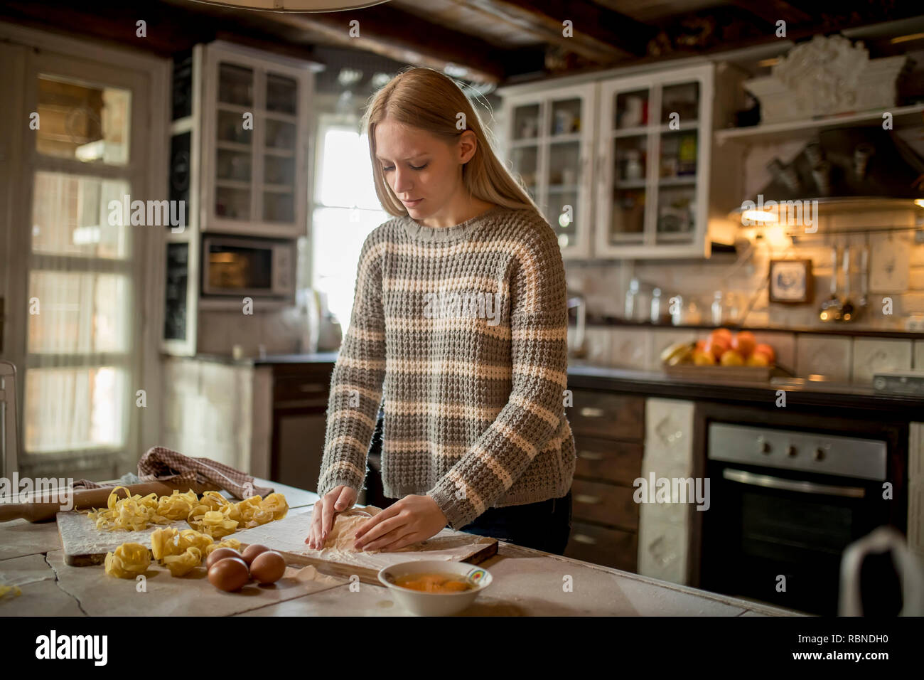 Cook pasta hi-res stock photography and images - Alamy