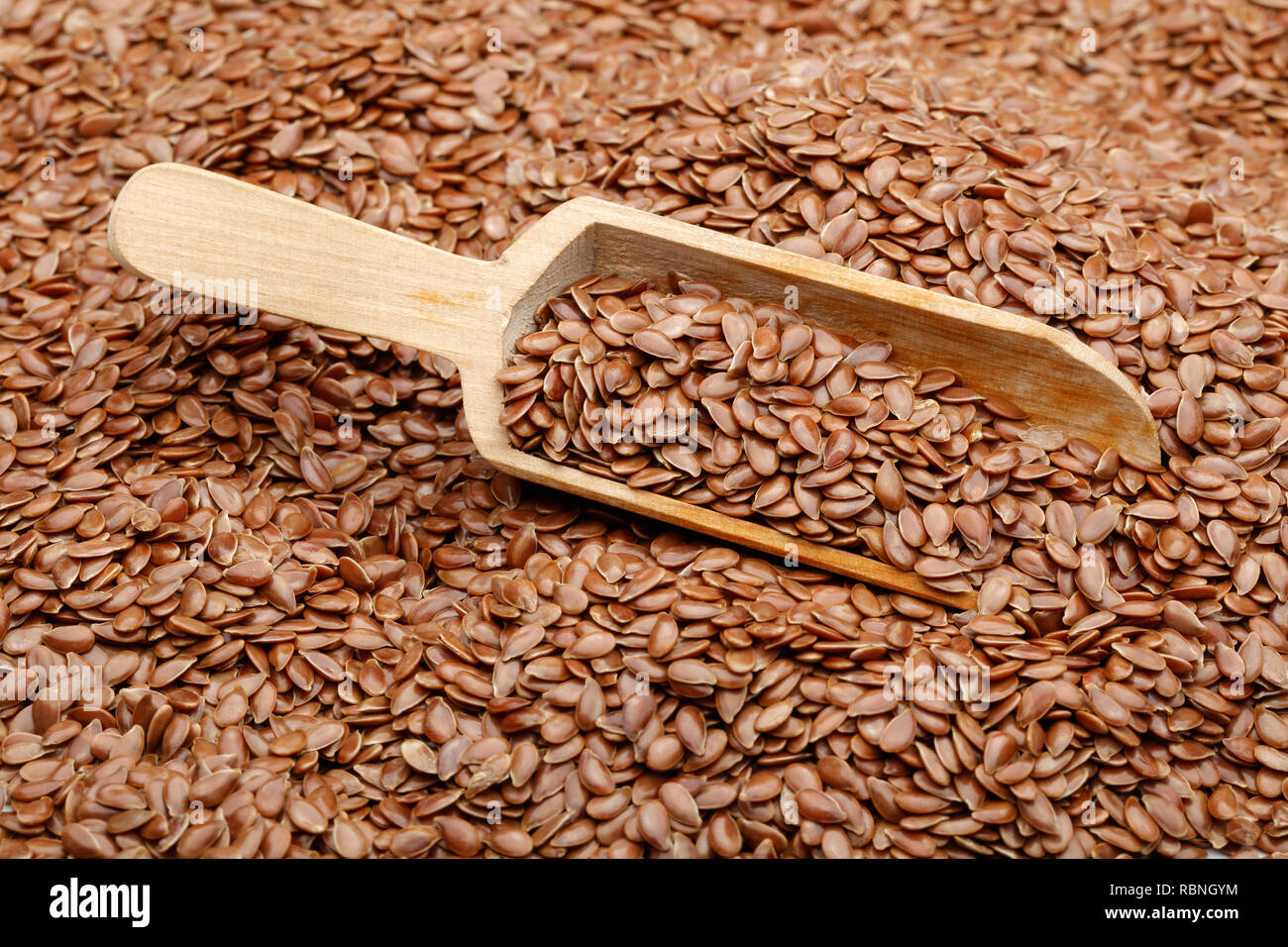 Flax seeds in wooden scoop, full frame, macro shot Stock Photo - Alamy
