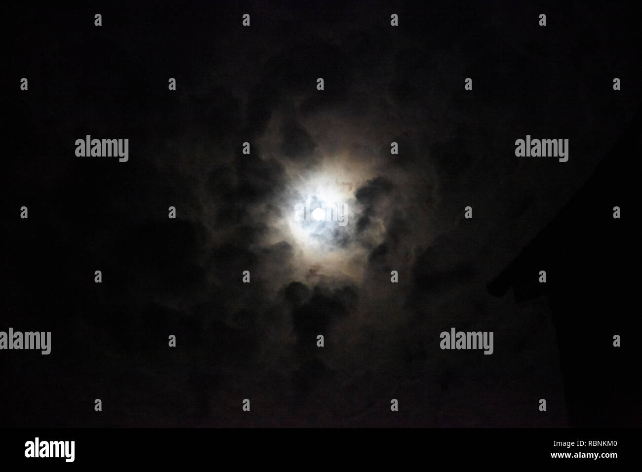 Full moon with clouds hi-res stock photography and images - Alamy