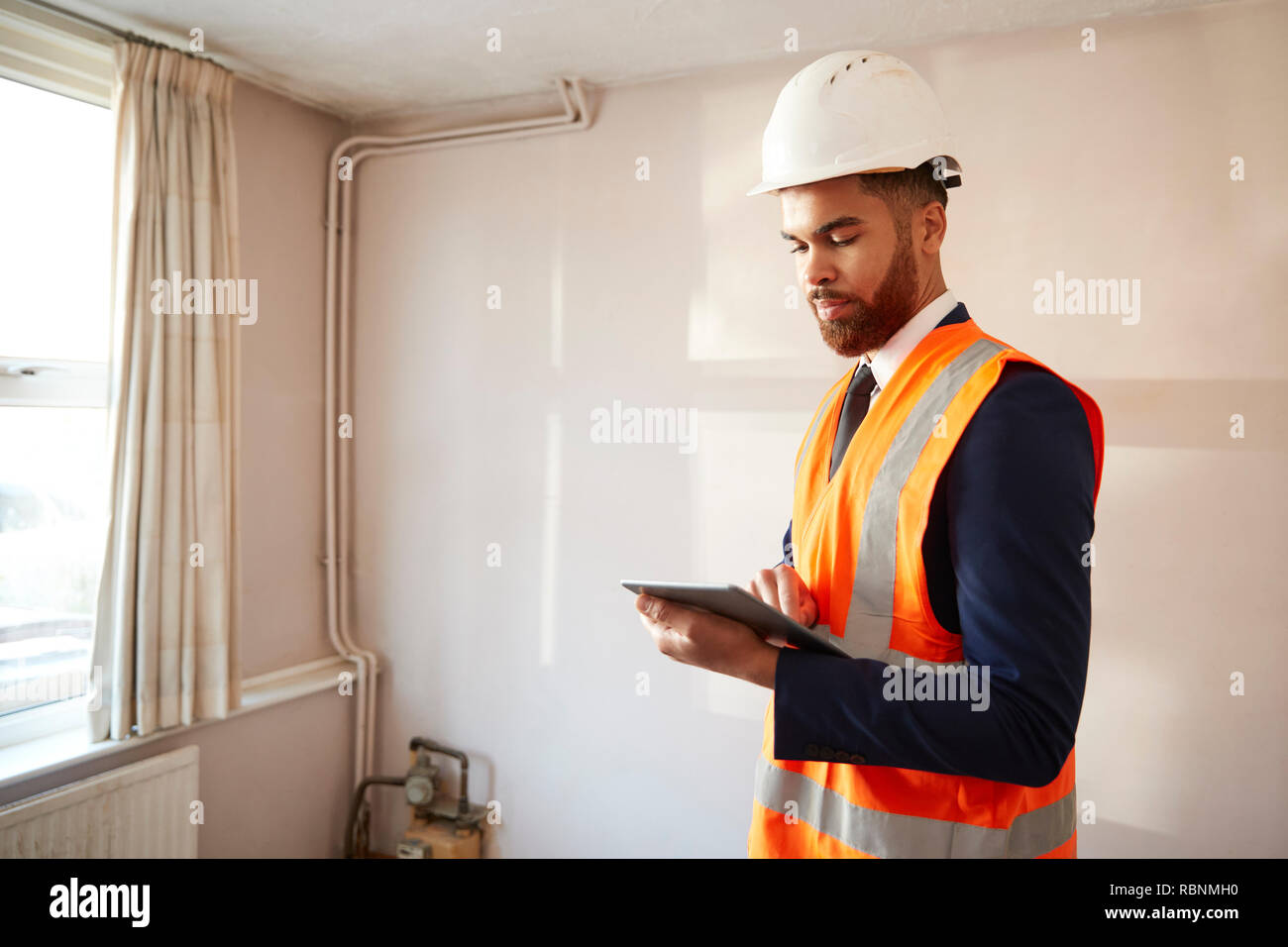 Man hard hat inspection hi-res stock photography and images - Alamy