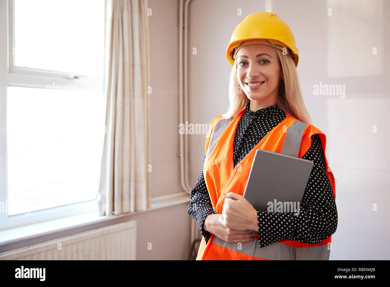 High vis vest woman hi-res stock photography and images - Alamy
