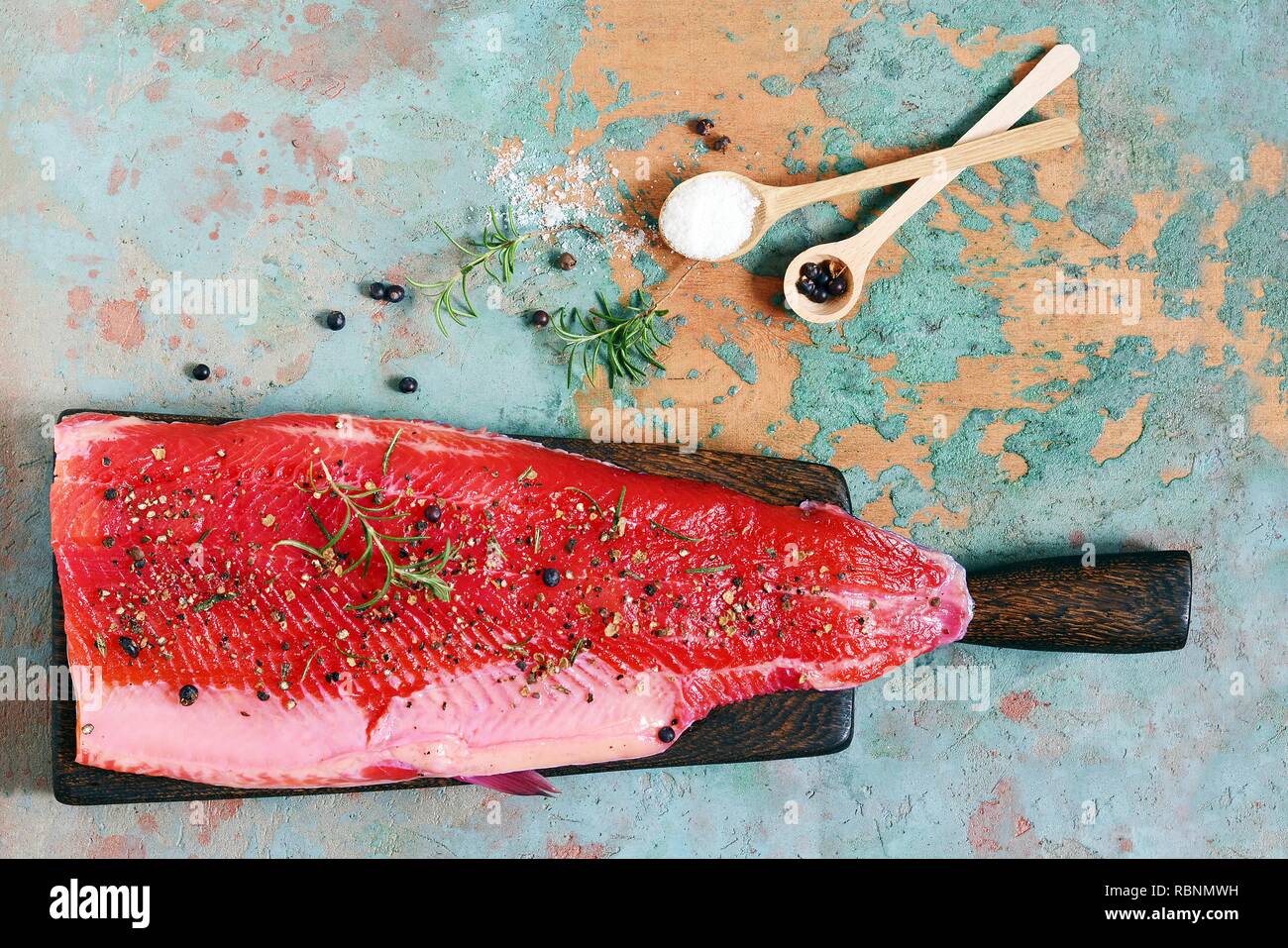 Gravlax, scandinavian beet cured spiced salmon on the board, top view ...