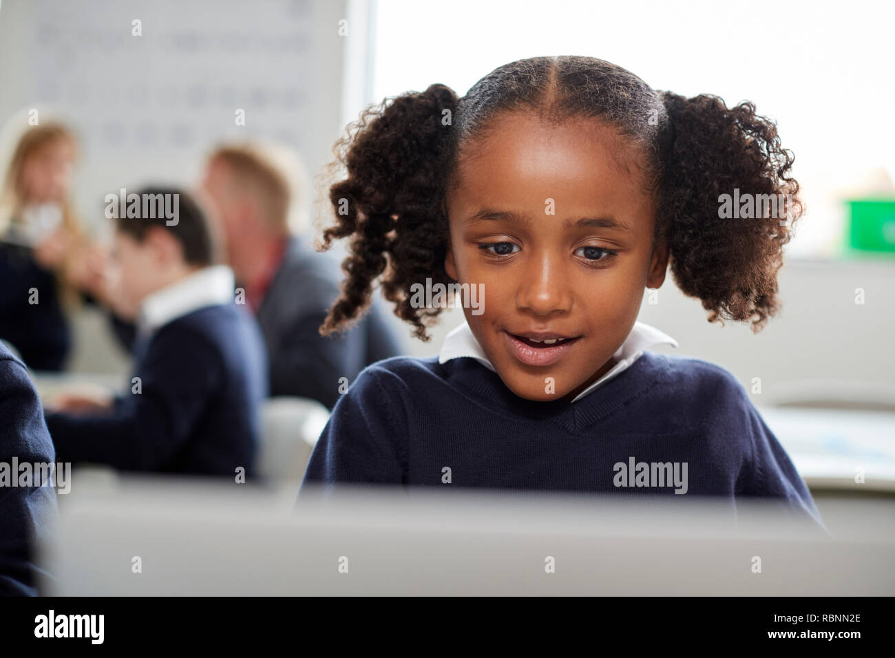 Sitting at a desk with laptop hi-res stock photography and images - Alamy
