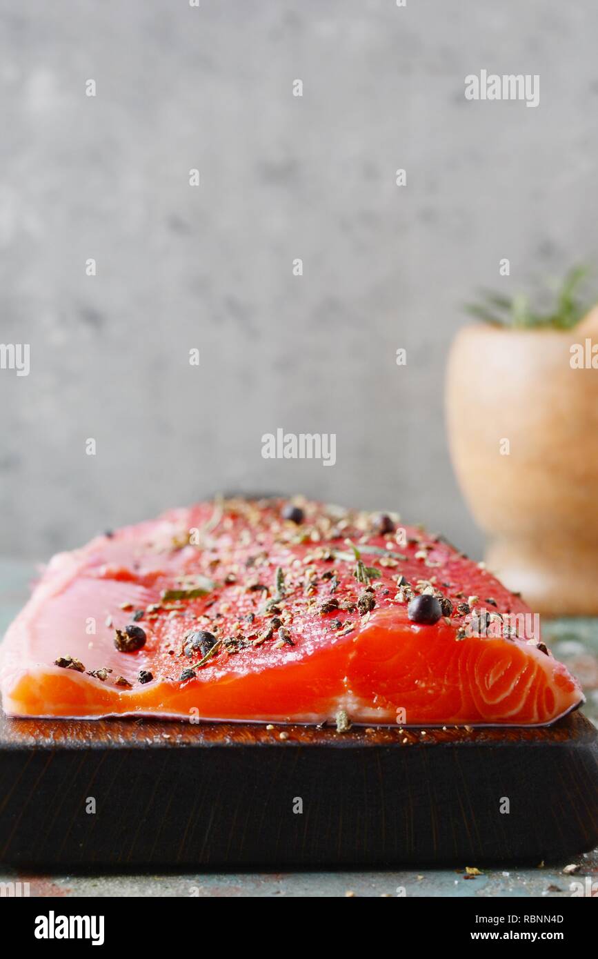 Gravlax, scandinavian beet cured spiced salmon on the board, top view ...