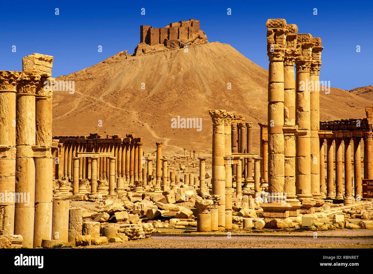 Columns and monumental arch hi-res stock photography and images - Alamy