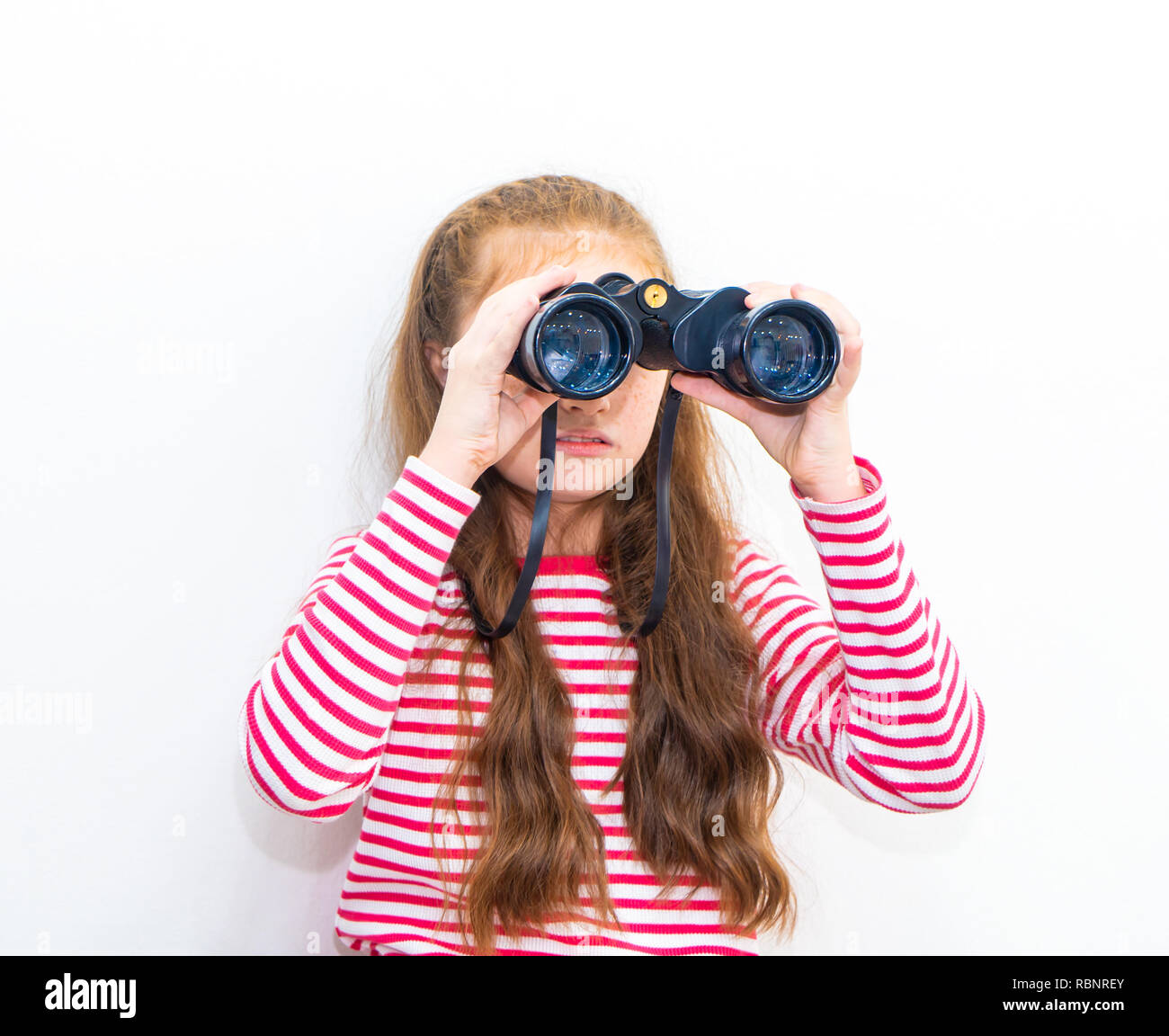 Little girl explorer is looking through binoculars Stock Photo - Alamy