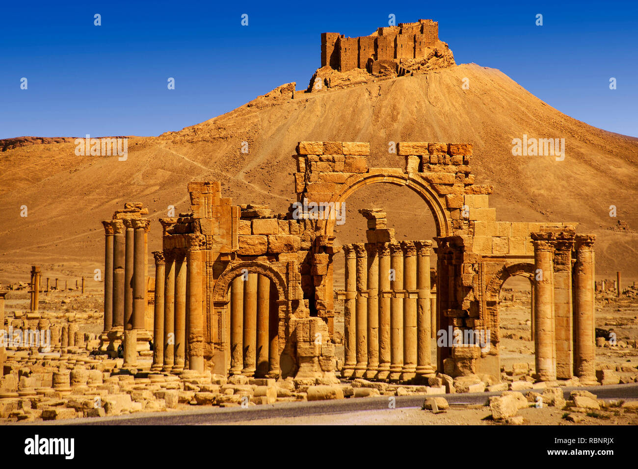 Monumental structure of the arch hi-res stock photography and images ...