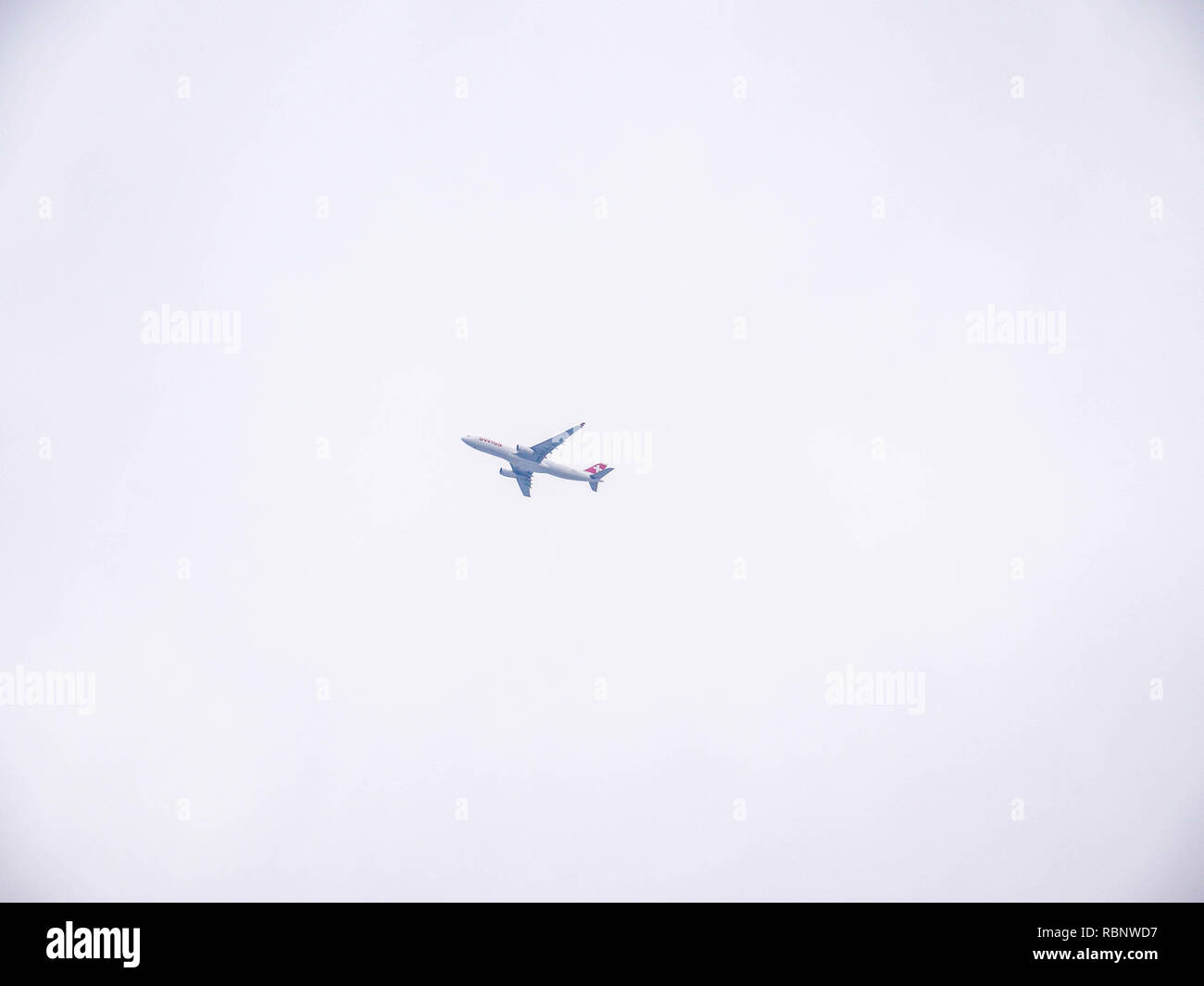 Delta plane take off hi-res stock photography and images - Alamy