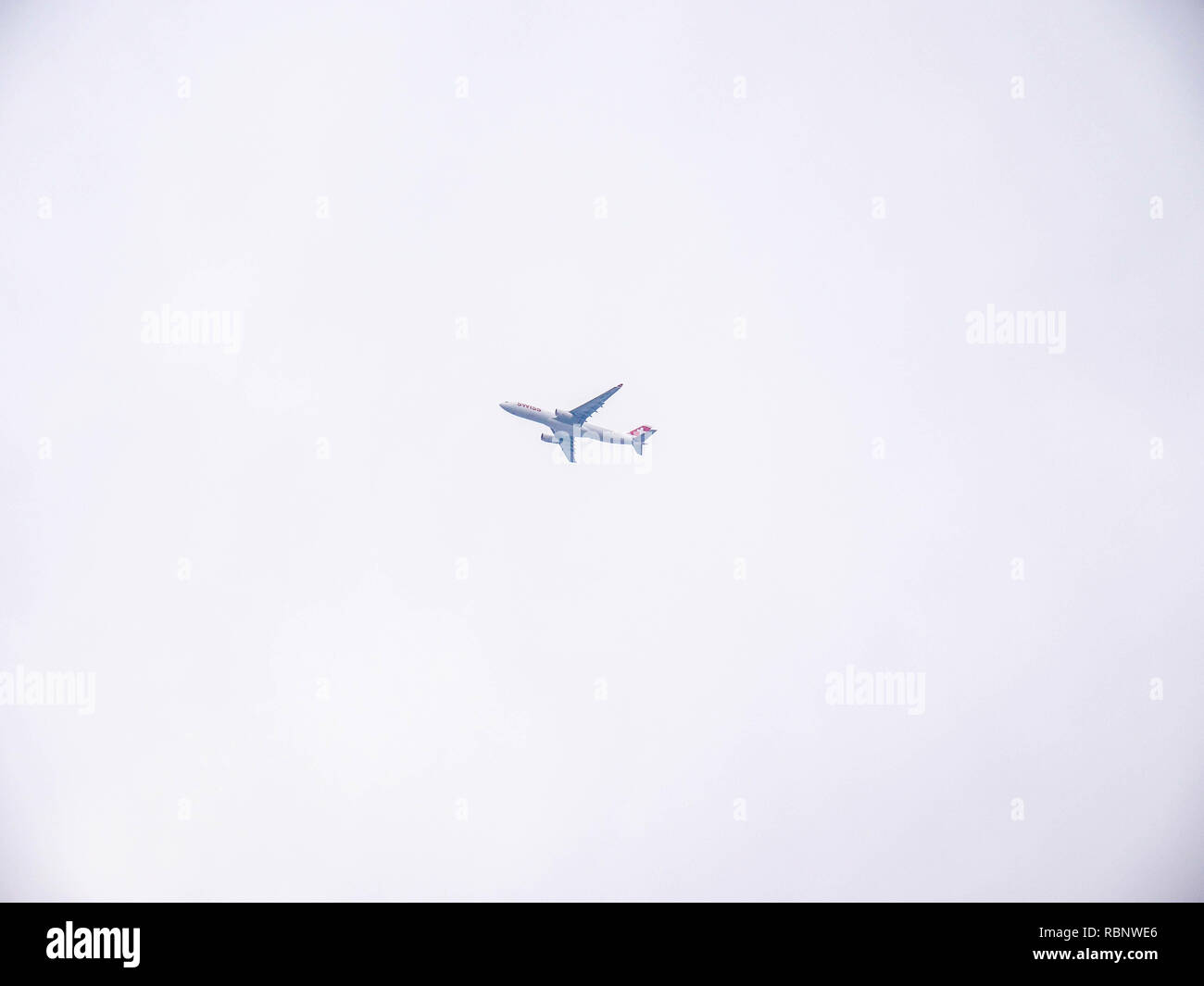 Delta plane take off hi-res stock photography and images - Alamy