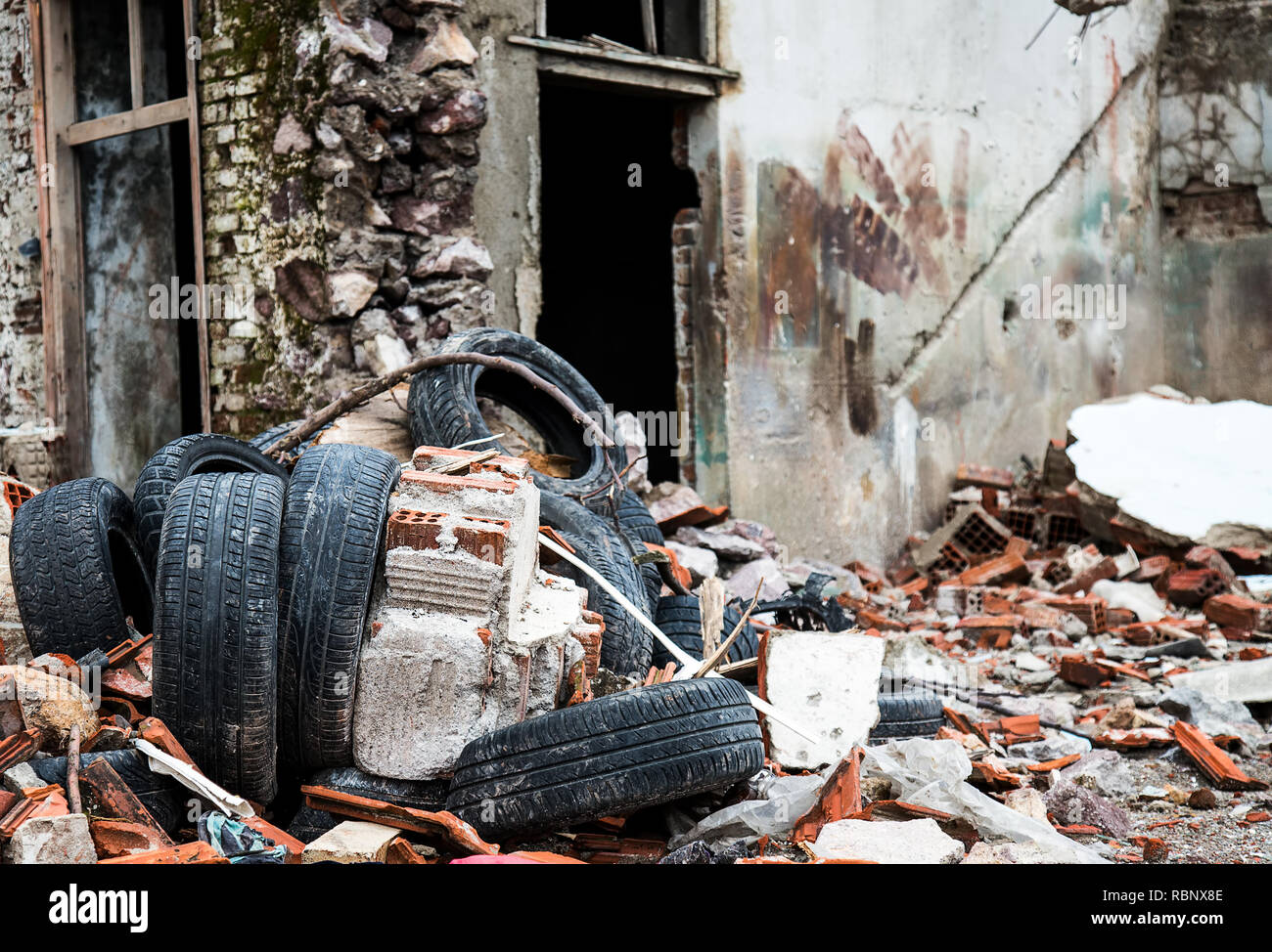 Building demolition explosion hi-res stock photography and images - Alamy
